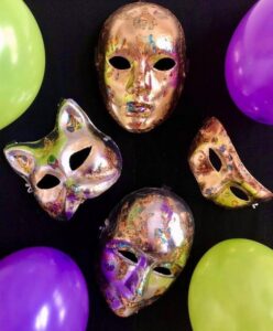 26 DIY Mardi Gras Mask Ideas For Carnival And Parties - DIYnCrafty