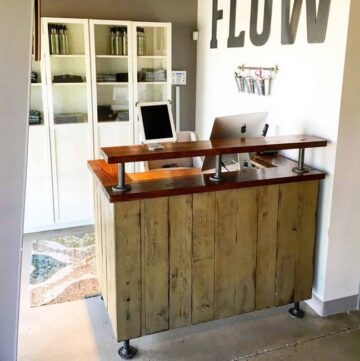 20 DIY Reception Desk Plans For Your Home And Office - DIYnCrafty